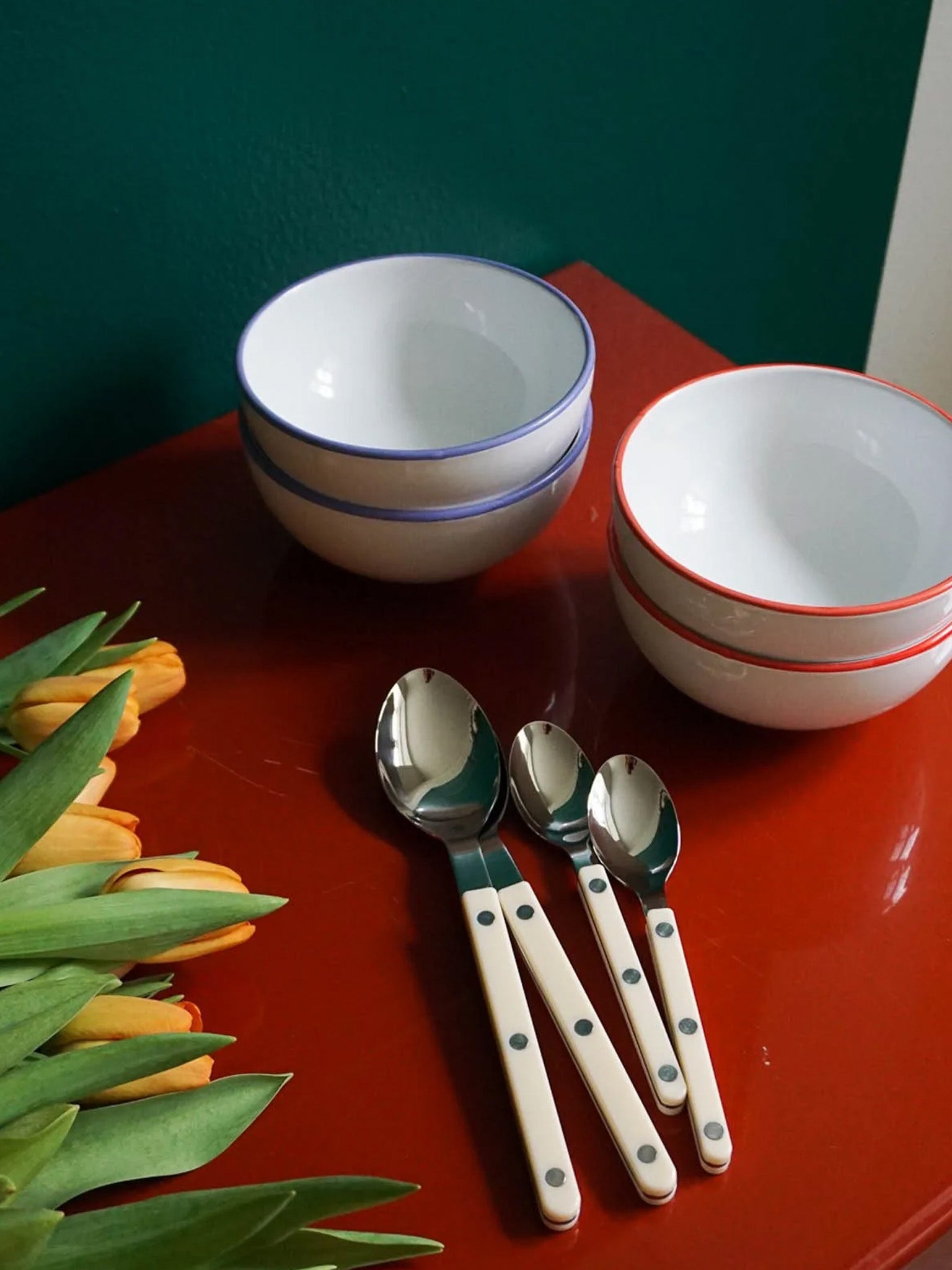 Sabre Paris Bistrot Cutlery – Ivory – Hands